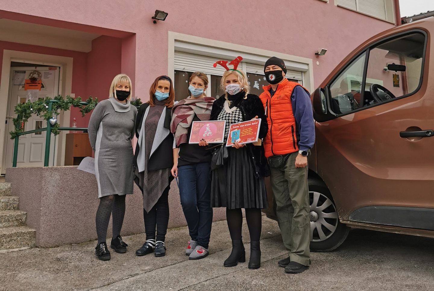 Donacija učenika velikogoričke OŠ Nikole Hribara Caritasovoj Kući ...